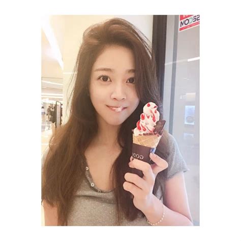 [근황] 조보아 사랑스러운 분위기 뽐내 “같이 드실래요” 정희채 기자 톱스타뉴스