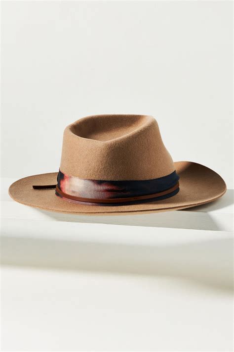 와이어스 와이어트 랜처 앤트로폴로지 한국 공식 스토어 유니크한 여성 패션 및 라이프스타일 편집샵 200개이상의 프리미엄 브랜드 여성 의류 액세서리 홈 인테리어