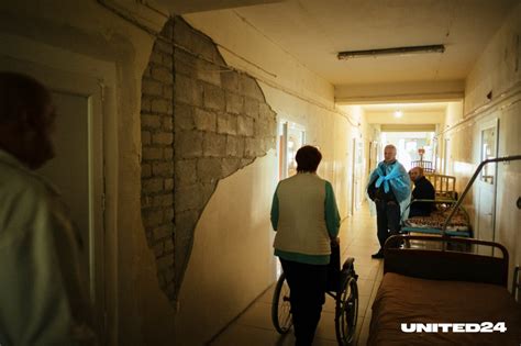 Зеленський нагородив трьох медпрацівників з Харківщини орденами «За мужність