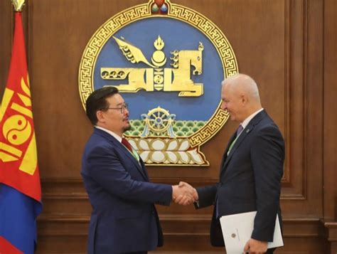 УИХ ын дарга Г Занданшатар Олон улсын Түрэг судлалын академийн ерөнхийлөгч Шахин Мустафаевыг