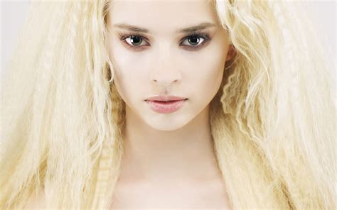 Download Wallpaper For 240x320 Resolution Blonde Girl Hair Face