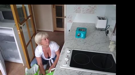 Cleavage Middle Aged Saggy Light Haired Porno Vid Hotntubes Com