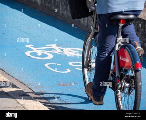 Cycle Superhighway Cs7 Cycle Route Southwark Bridge London With Santander Hire Bike Passing