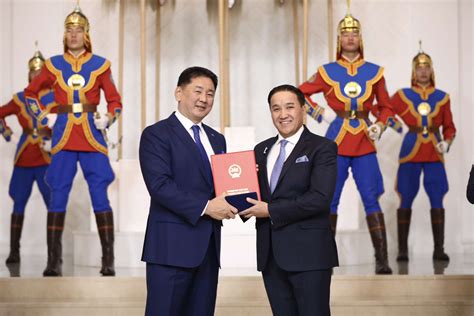 Ерөнхийлөгч дипломат цол хүртээлээ News Mn