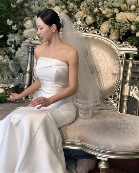 브라이덜헤미쉬 브라이덜헤미쉬 하우스오브에이미 더에이미 Selene 셀렌 입체적인 벨라인의 탑 드레스 맑은 비즈와 가벼운 튤 소재를 믹스해 러블리하고 여리여리한