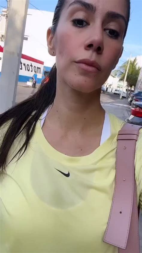 Que Rica Esta Toda Ajitada De Mover Y Flexionar El Culote Rsofiayuness