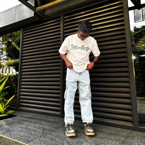 S 𐌵 𐌼 𐌹 𐍄 H Sumith 004 • Threads Say More