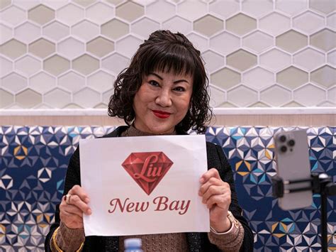 Hudson S Bay Announces Sale Of Up To Stores To B C Mall Billionaire