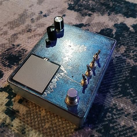 Ezhiandaka Polarized Flutter And Echo Blue And Metal Reverb