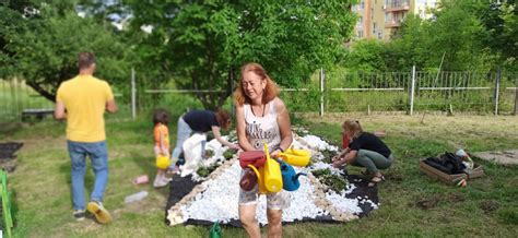 Изграждане на класна стая на открито алпинеум и лехи за отглеждане на зеленчуци в 163 ОУ в ж к