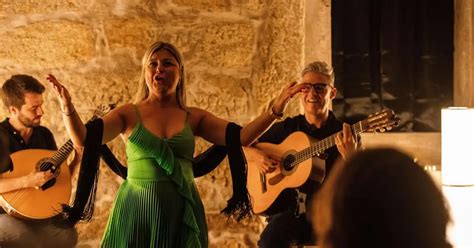 포르투 포트 와인 한 잔과 함께 즐기는 라이브 파두 쇼 투어비스 투어and티켓