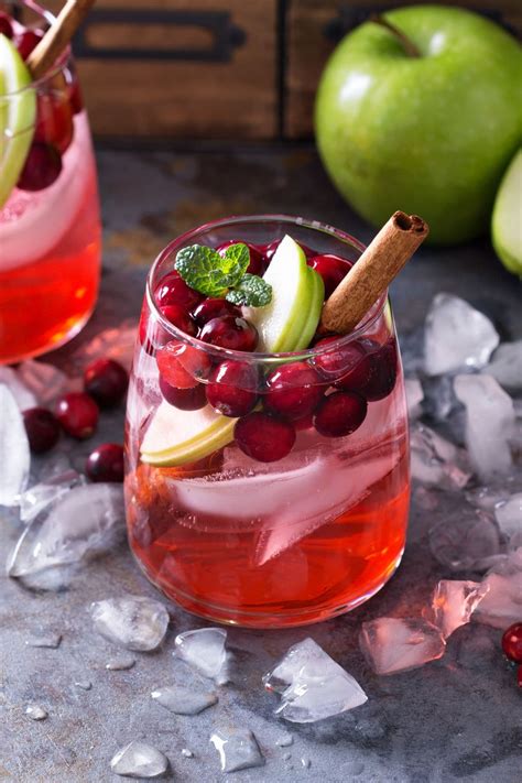 17 Crown Apple Cocktails Simple Drink Recipes Insanely Good