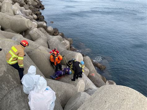 죽음을 부르는 바다의 방파제 테트라포드