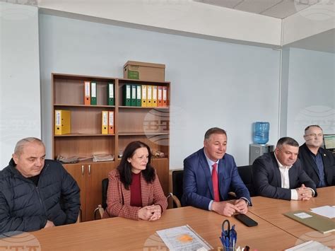 Коалиция ГЕРБ СДС регистрира листата си за участие в изборите за
