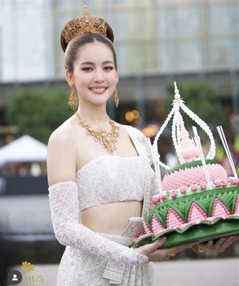 ประมวลภาพเหล่าคนบันเทิงสวมชุดไทยต้อนรับวันลอยกระทงงดงามสุดๆ