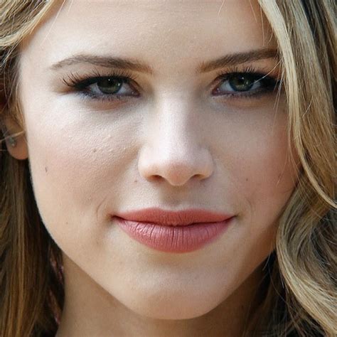Halston Sages Makeup Photos And Products Steal Her Style