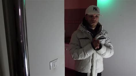 فتاة رهيبة تصنع أول إباحية مع صديقها