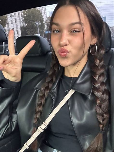 Венсдей Блоггерский стиль Фотографии девочек Откровенные девушки