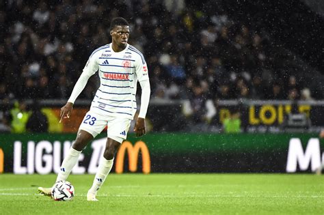 Strasbourg Mamadou Sarr Signe à Chelsea Angleterre Chelsea Fc