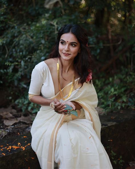 Monisha Mohan Menon 🤤 Rmallubabes