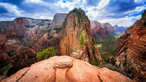Majestic Zion Canyon Utah Hd Wallpaper 2048x1157 Wallpaper Abyss
