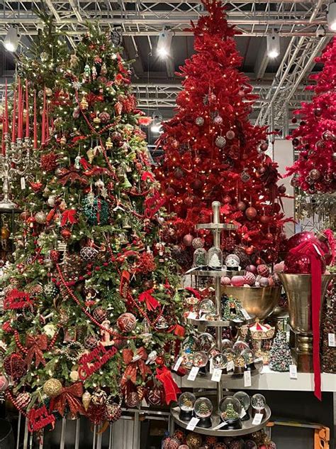 Как украсить елку в 2021 дизайнерские новогодние елки и композиции елочные игрушки и