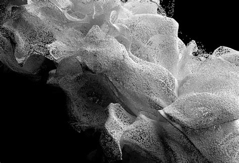 블랙의 작은 모래 먼지 공 입자를 기반으로 초현실적 인 물결 곡선 연기 유체 구름 물질의 일부와 추상 예술 흑백 흑백 흑백 3d 배경의 3d 렌더링 0명에 대한 스톡 사진