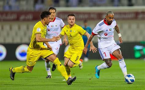 الشارقة يهزم الوصل في مباراة مجنونة ويواجه الوحدة في نهائي الكأس