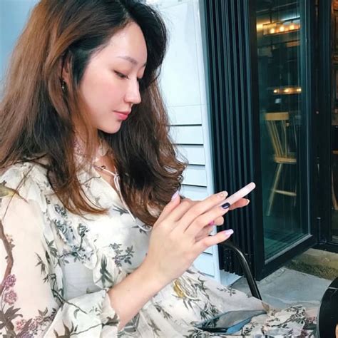 다들 많이 말해줬지만 안 데리고 오는게 좋을듯 나는 9년전에 시드니 먼저 들어와서 렌트 다 찾아놓은 다음에 울 애들 고양이 둘 데리고 호주왔어 돈도 돈이지만 워홀 오면