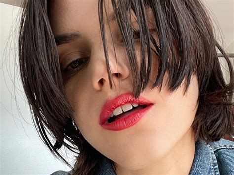 What Does It Mean When A Woman Wears Bright Red Lipstick