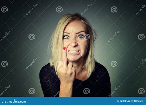 O Sinal Das Mostras Da Mulher Vai Se Foder Imagem De Stock Imagem De Louco Povos 72370583