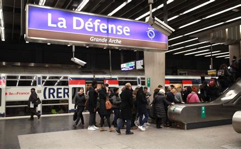 Rer A Le Trafic Interrompu Entre La Défense Et Auber Jusquà 10