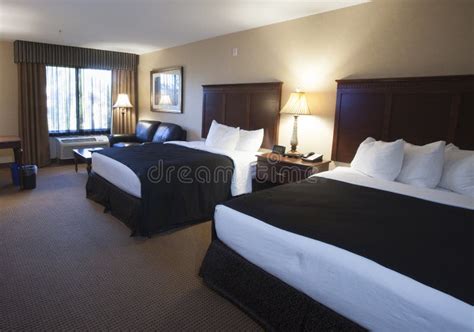 Großes Hotelzimmer Mit Zwei Betten Stockbild Bild Von Teppich Telefon 84878503