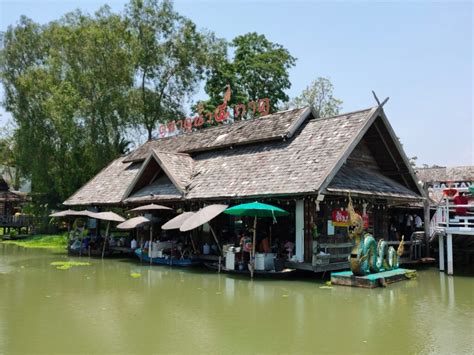 รีวิว ตลาดน้ำ 4 ภาค พัทยา ของกินอร่อย เดินชิลกินทั่วไทย