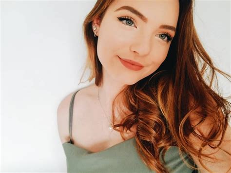Redhead Cutie R Demeyesdoe
