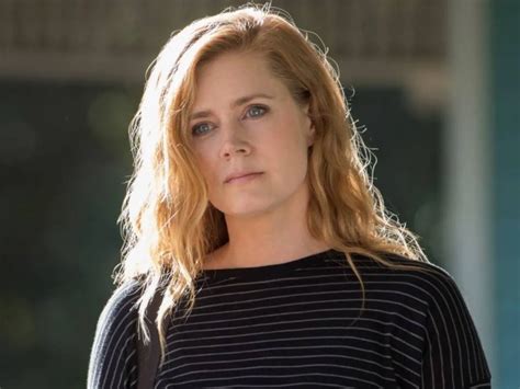 Desde 2018 Longe Da Tv Amy Adams Volta Ao Mundo Das Séries Em Drama