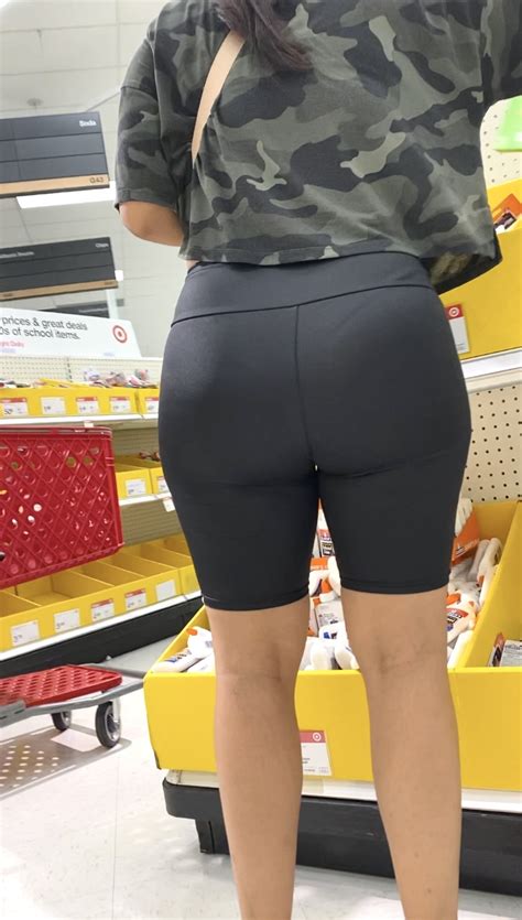 Señora Guapa Con Sexi Cuerpo Usando Licra Muy Pegada Mujeres Bellas