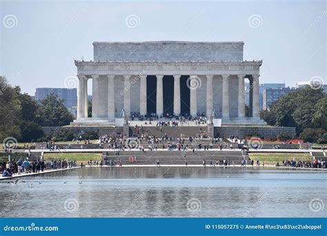 Famous Lincoln Memorial On The Lincoln Memorial Reflecting Pool In Usa