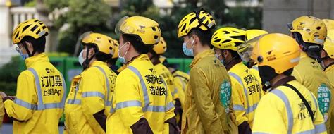 美团优选大换血 管理层大调整 美团 迎来了一次大调整。旗下社区团购业务 美团 优选、b2b生鲜配送平台快驴、生鲜前置仓业务美团买菜纷纷开