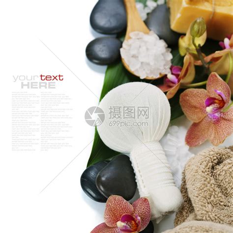 白色易于移动的样本文上的斯帕概念制宝石草本按摩球海盐高清图片下载 正版图片503012156 摄图网