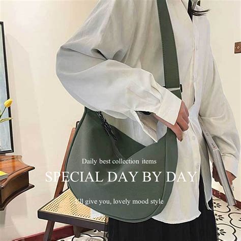 데일리나인 무료배송 Dnyne 여성 크로와상 뉴트럴 보호 크로스백 나일론 슬링백 데일리백 심플가방 트렌디한캐주얼룩 호보숄더백