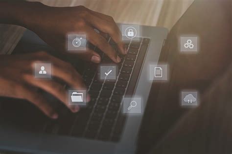 웨비나 인터넷 교육 온라인 과정 전자 학습 개념에 컴퓨터를 사용하는 흑인 사업가 가상현실에 대한 스톡 사진 및 기타 이미지 가상현실 거리가 먼 공부 Istock