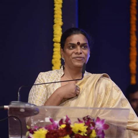 Taali Sushmita Sen Real Transgender Gauri Sawant Used To Beg On Traffic Signal Worked For Sex