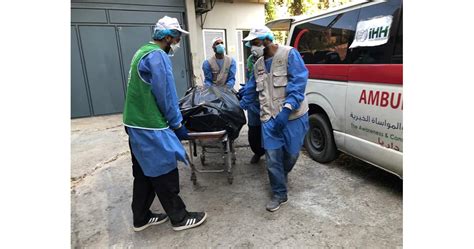 Спасителни екипи търсят оцелели след трагедията в Бейрут