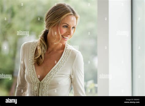 Reife Blonde Frau Fotos Und Bildmaterial In Hoher Aufl Sung Alamy