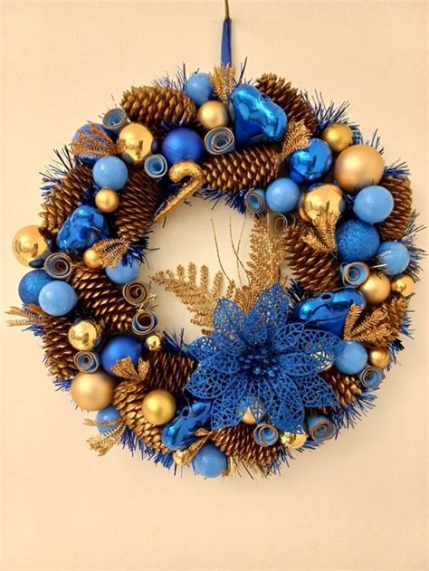 Рождественский венок Искусство из сосновой шишки Самодельные венки Уличные рождественские