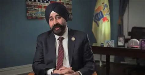 इस्तीफा दो नहीं तो सबको मार देंगेअमेरिका में पहले सिख मेयर रविंदर एस