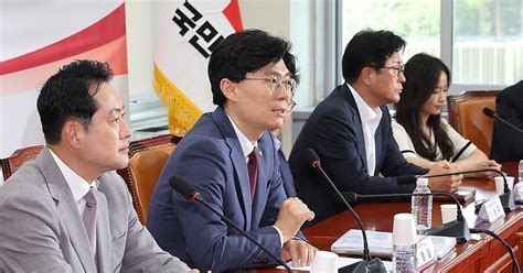총선백서 특위에서 발언하는 조정훈 위원장
