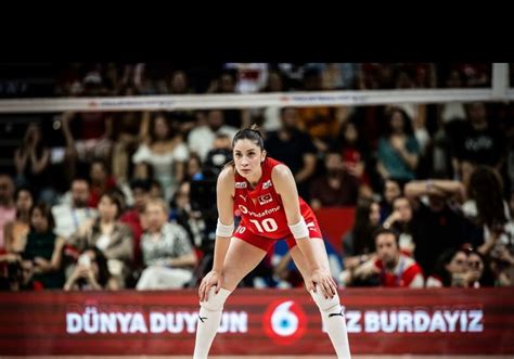 Voleybolcu Tuğba İvegin Kimdir Kaç Yaşında Eşi Kim Tuğba Şenoğlu İvegin Nereli Tuğba İvegin