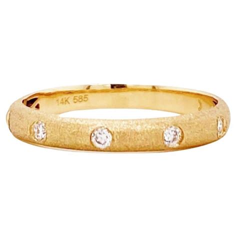 Jennifer Shigetomi Five Embedded Diamonds In Polished Satin Finish Gold